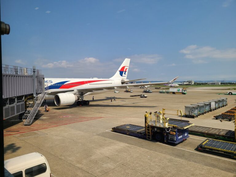 馬來西亞航空MH367、366台北TPE-吉隆坡KUL飛行紀錄[A332 & A333經濟艙] - 柏C的電影雜記