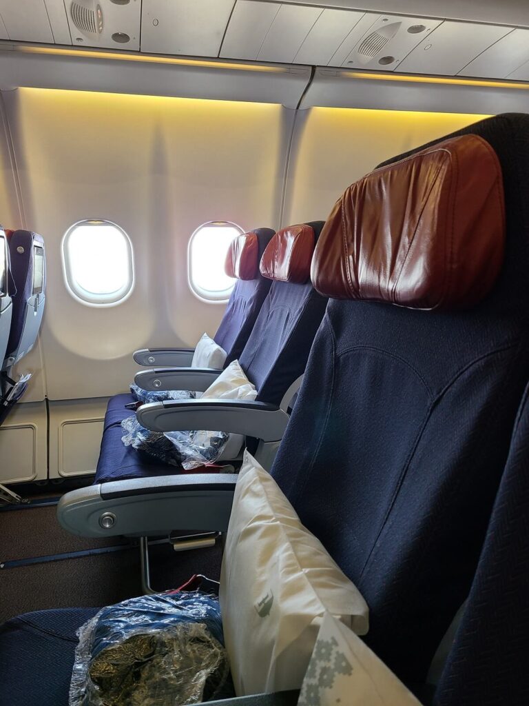 馬來西亞航空MH367、366台北TPE-吉隆坡KUL飛行紀錄[A332 & A333經濟艙] - 柏C的電影雜記