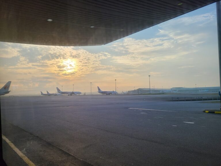 馬來西亞航空MH367、366台北TPE-吉隆坡KUL飛行紀錄[A332 & A333經濟艙] - 柏C的電影雜記