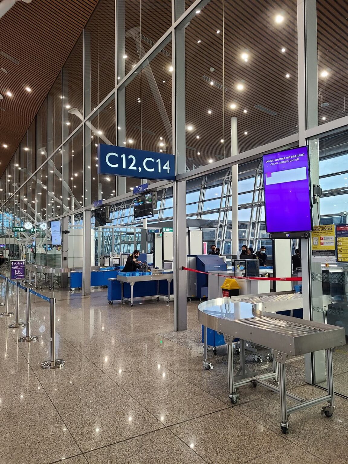 馬來西亞航空MH367、366台北TPE-吉隆坡KUL飛行紀錄[A332 & A333經濟艙] - 柏C的電影雜記