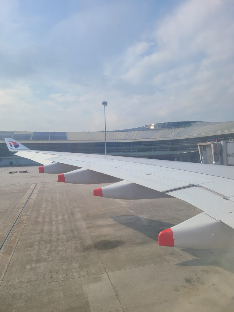 馬來西亞航空MH367、366台北TPE-吉隆坡KUL飛行紀錄[A332 & A333經濟艙] - 柏C的電影雜記