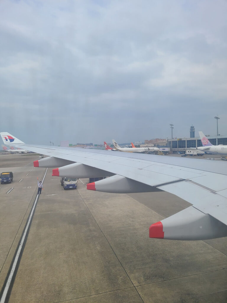 馬來西亞航空MH367、366台北TPE-吉隆坡KUL飛行紀錄[A332 & A333經濟艙] - 柏C的電影雜記